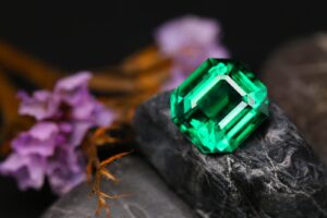 Who Should Or Should Not Wear Emerald (Zodiac Signs) - Crystal With