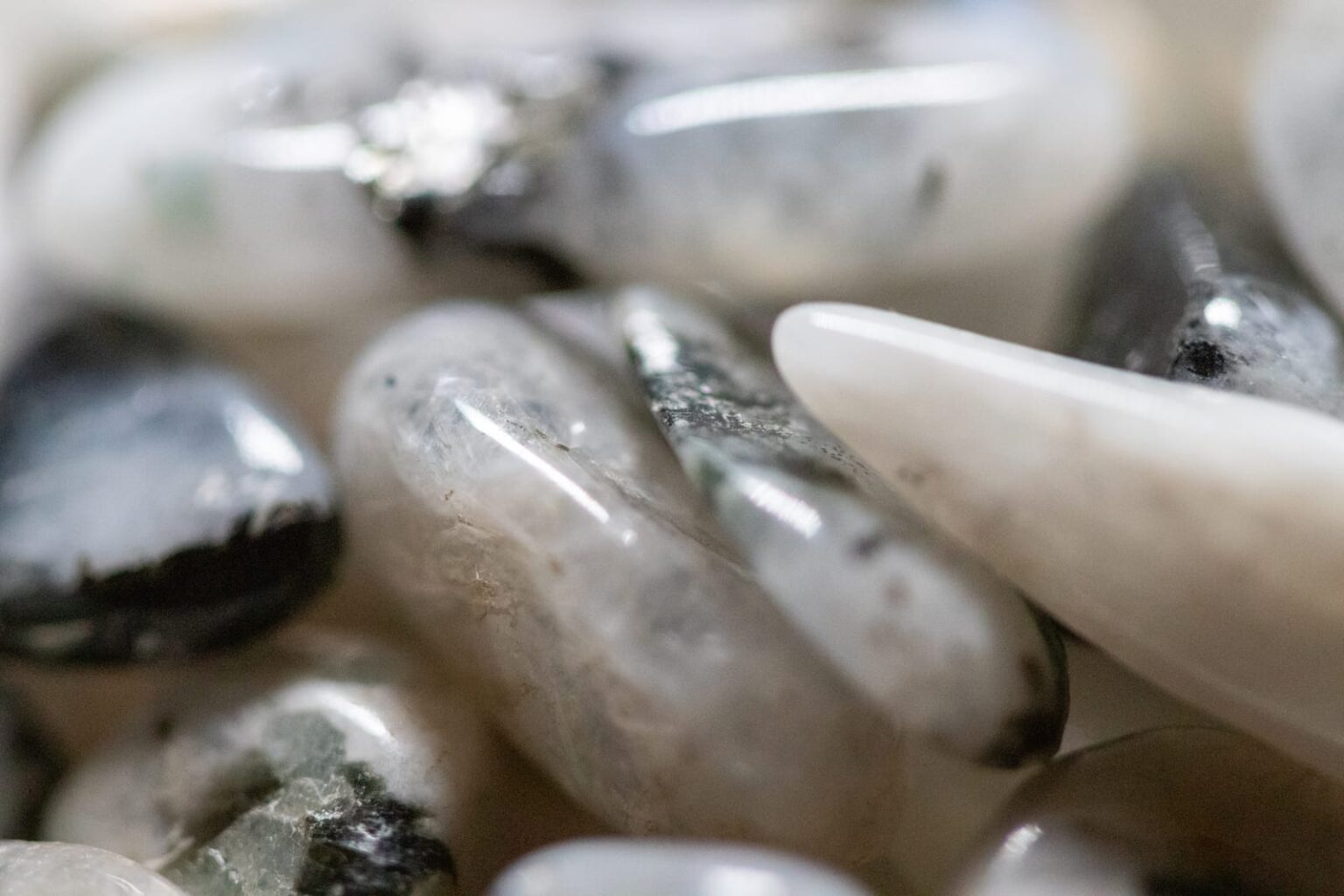16 Best Crystals for Pendulums (Complete List) - Crystal With