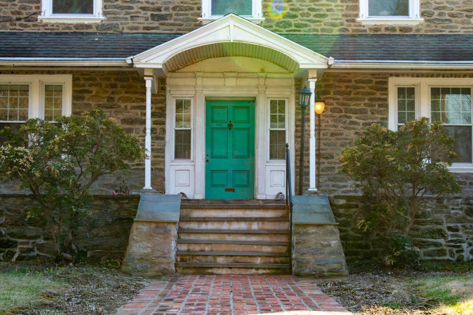 How To Feng Shui Your Front Door For Prosperity [23+ Exclusive Tips ...